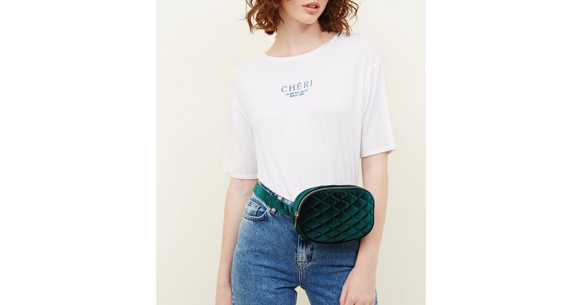 Sac banane vert foncé en velours matelassé | New Look