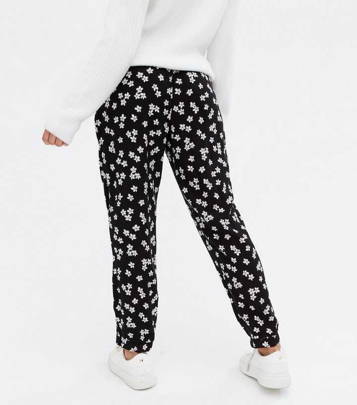 Patterned Joggers Outfits