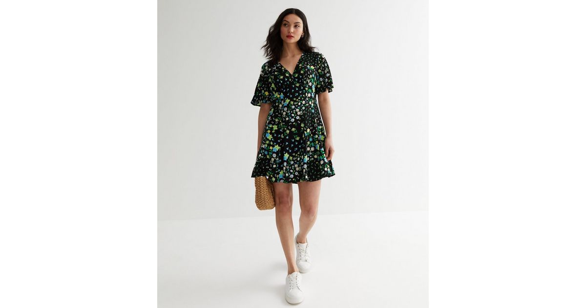 Petite Black Floral V Neck Mini Tea Dress | New Look