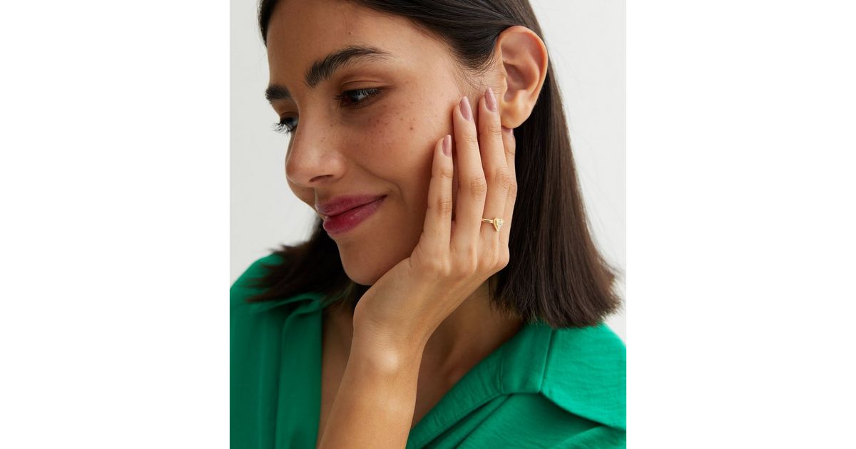 Gold Ridged Heart Diamanté Ring | New Look