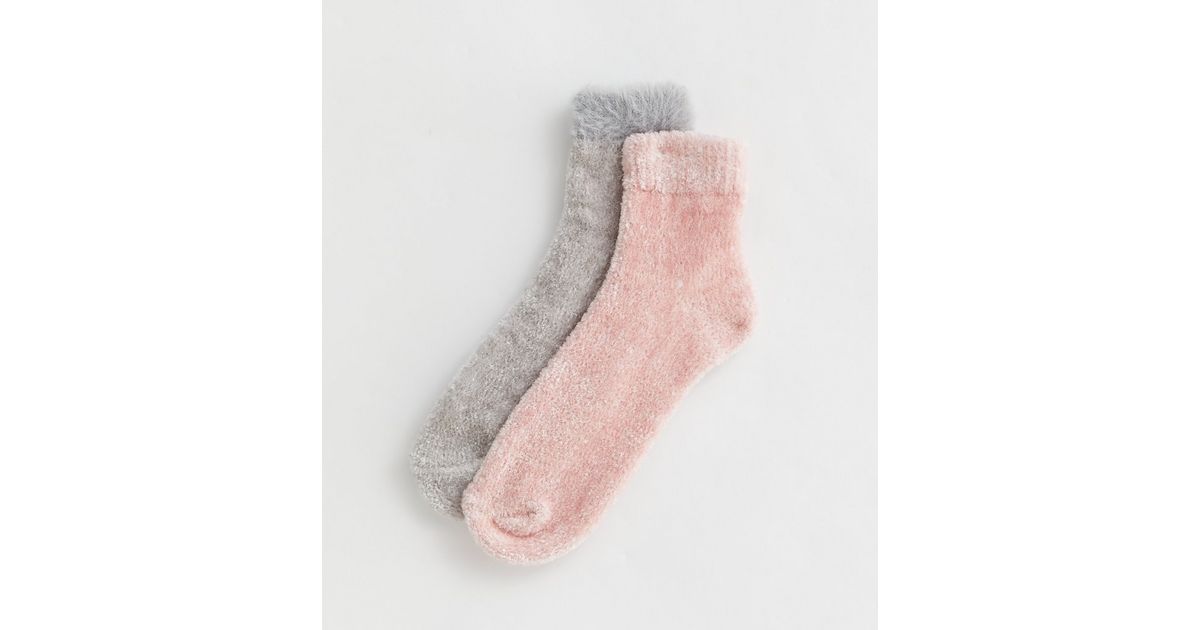 2 Pack Pink and Grey Fluffy Ankle Socks | New Look