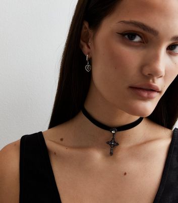 Black Velvet Cross Pendant Choker Necklace | New Look