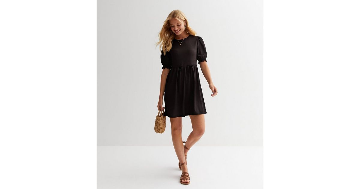 Black Crinkle Puff Sleeve Smock Mini Dress | New Look