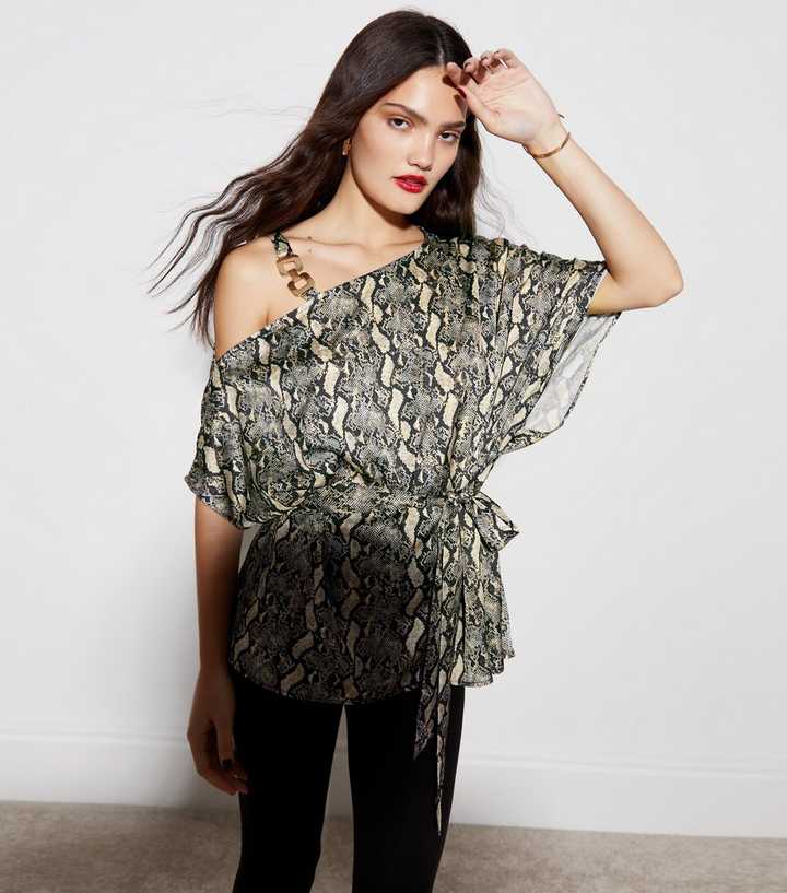 Off The Shoulder Batwing Pattern