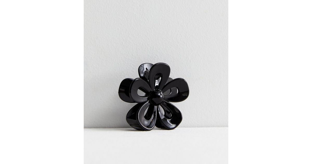 Black Shiny Cut Out Flower Hair Claw Clip | New Look