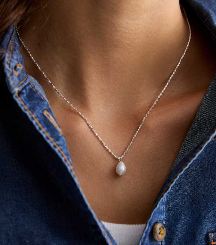 Silver Plated Faux Pearl Pendant Necklace | New Look