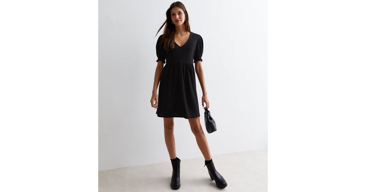 Black Crinkle Puff Sleeve Smock Mini Dress New Look