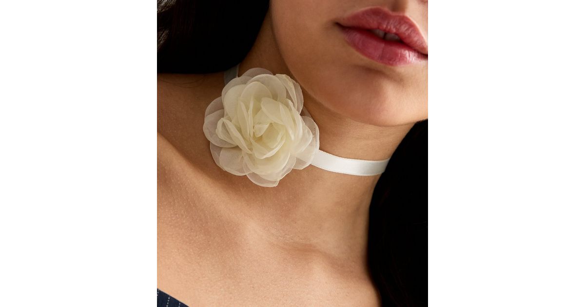 Cream Flower Corsage Choker | New Look