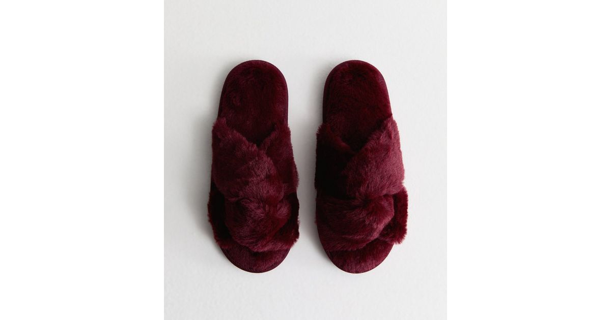 Burgundy Faux Fur Twist Strap Slippers | New Look