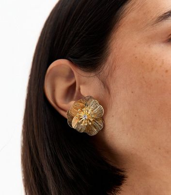 Gold Tone Textured Flower Stud Earrings New Look