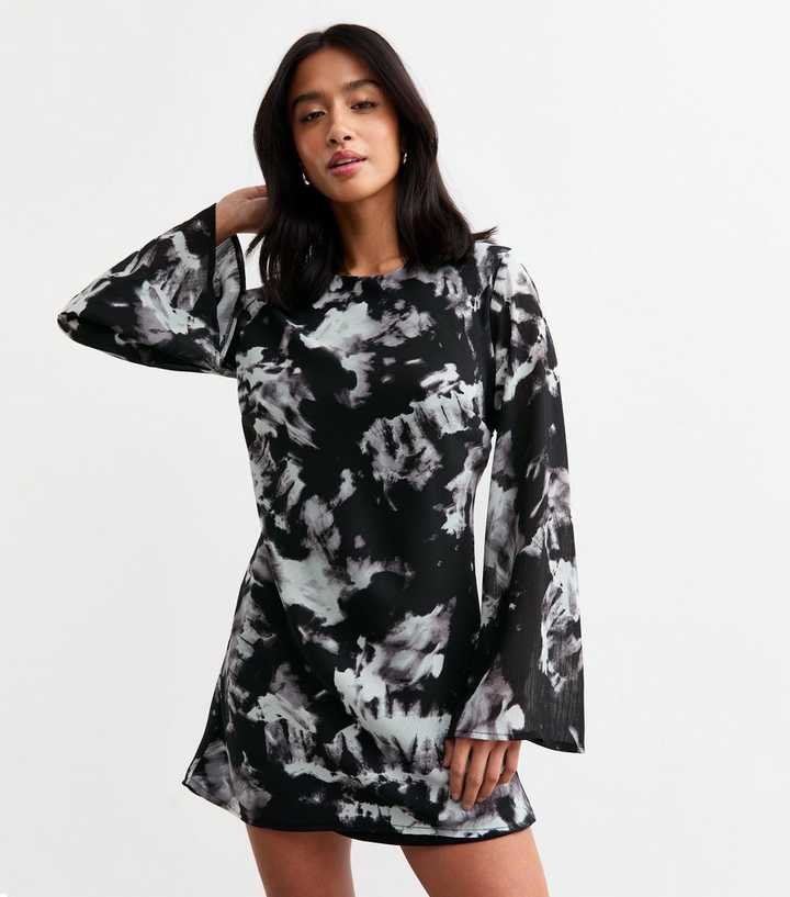 Petite Black Blur Print Flare Sleeve Mini Dress | New Look