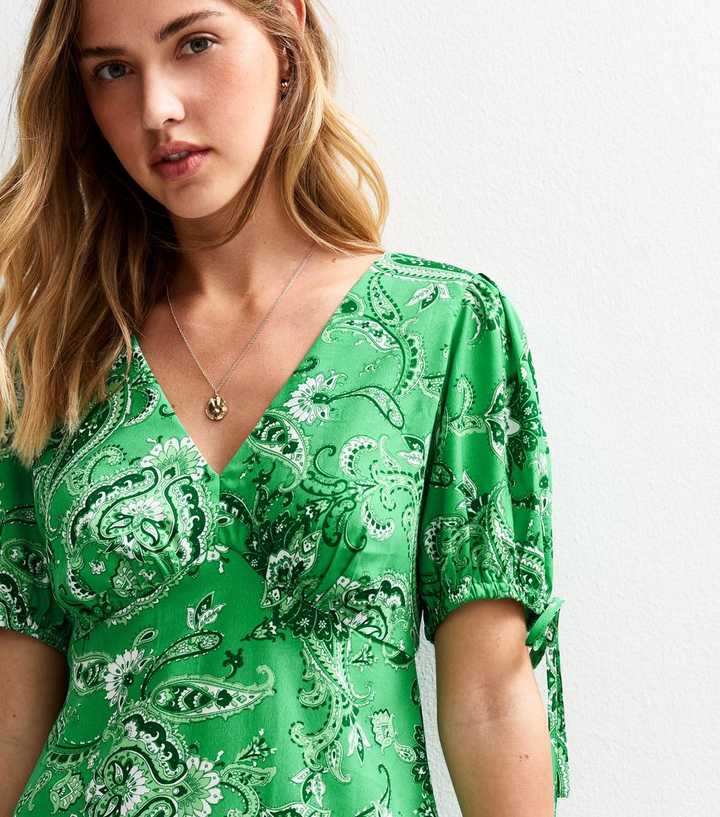Green Paisley Print V-Neck Tie Sleeve Mini Dress | New Look