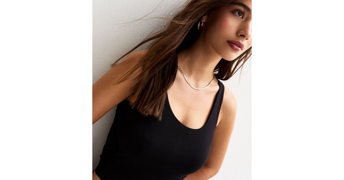 Black Scoop Neck Cropped Vest Top | New Look