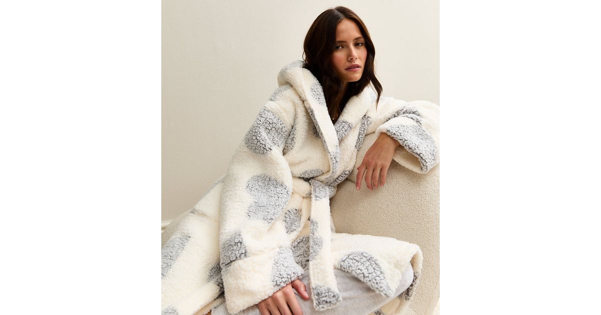 Grey Heart Pattern Borg Texture Robe | New Look
