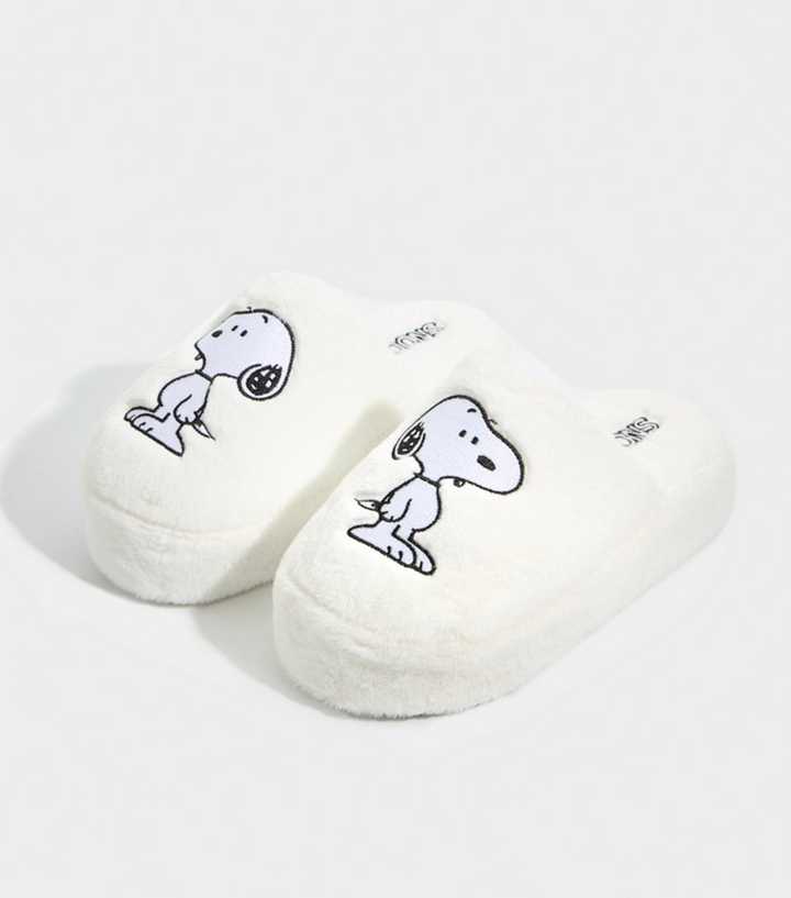 Skinnydip White Embroidered Snoopy Slippers | New Look