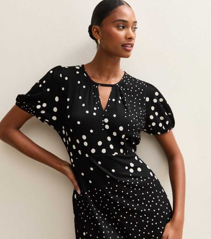 Black Crinkled Polka Dot Keyhole Midi Dress | New Look