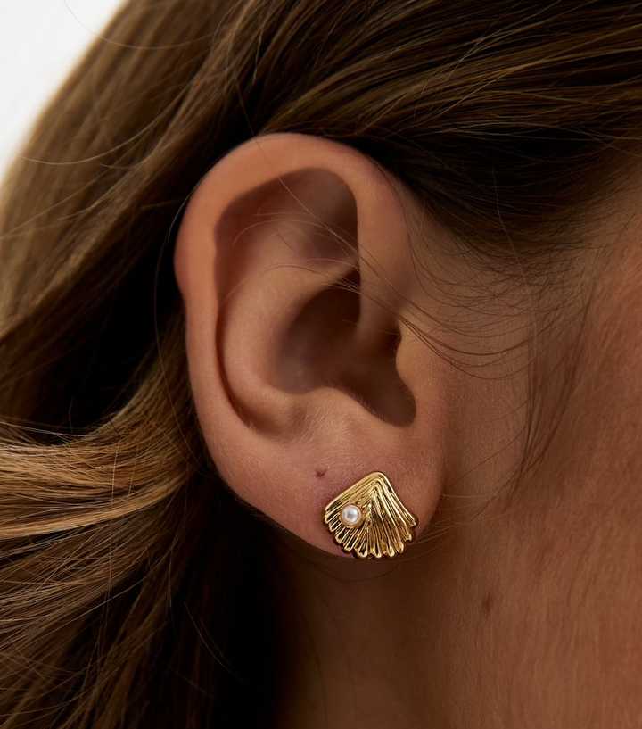 18ct Gold Plated Small Shell Stud Earrings | New Look